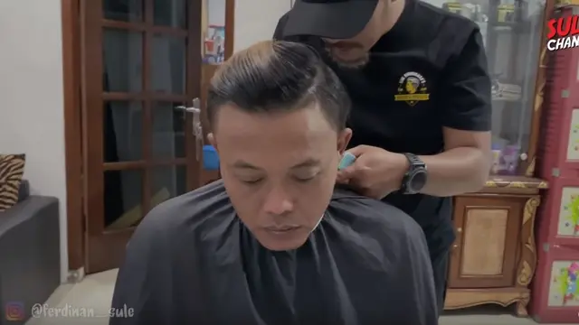 7 Potret Sule Cukur Rambut Panjang, Jadi Mirip Rizky Febian - Hot ...
