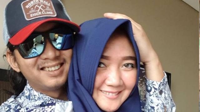 Potret Penyanyi Sulis yang Jarang Tersorot Bersama Suami - ShowBiz ...