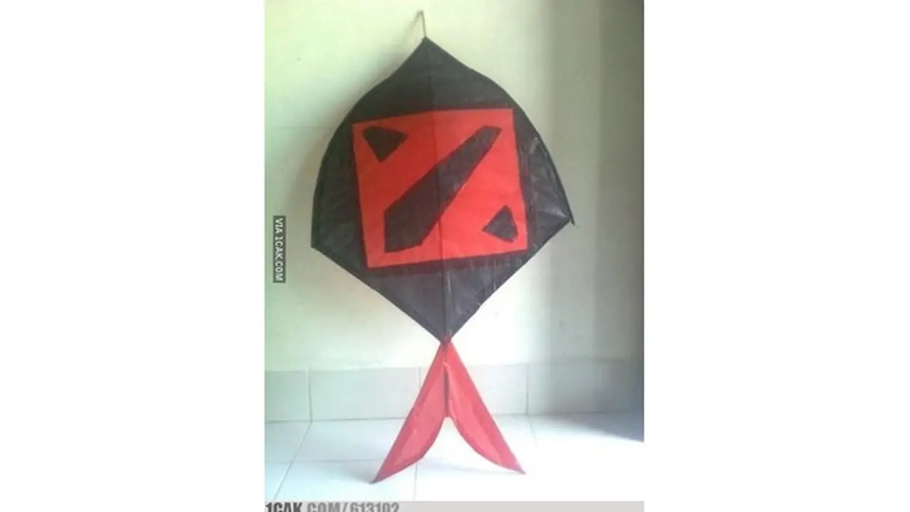 6 Potret Nyeleneh Bentuk Layangan Ini Bikin Geleng Kepala - Hot ...