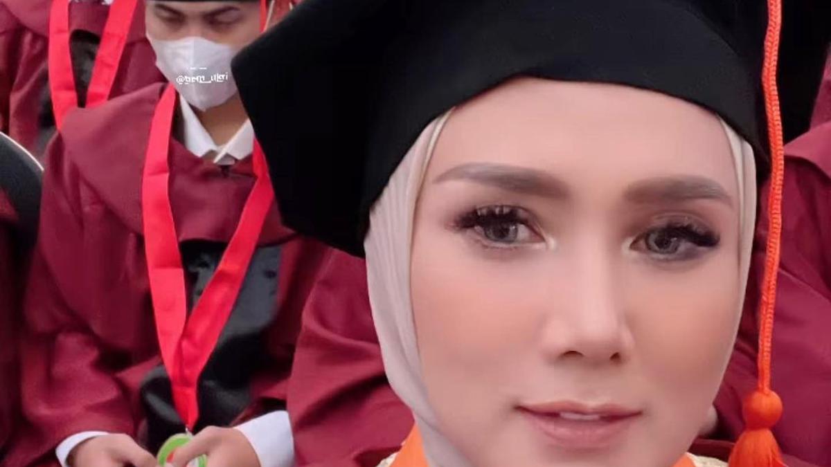 Mulan Jameela Akhirnya Wisuda S1, Kenang Sulitnya Kuliah Online: Emak ...