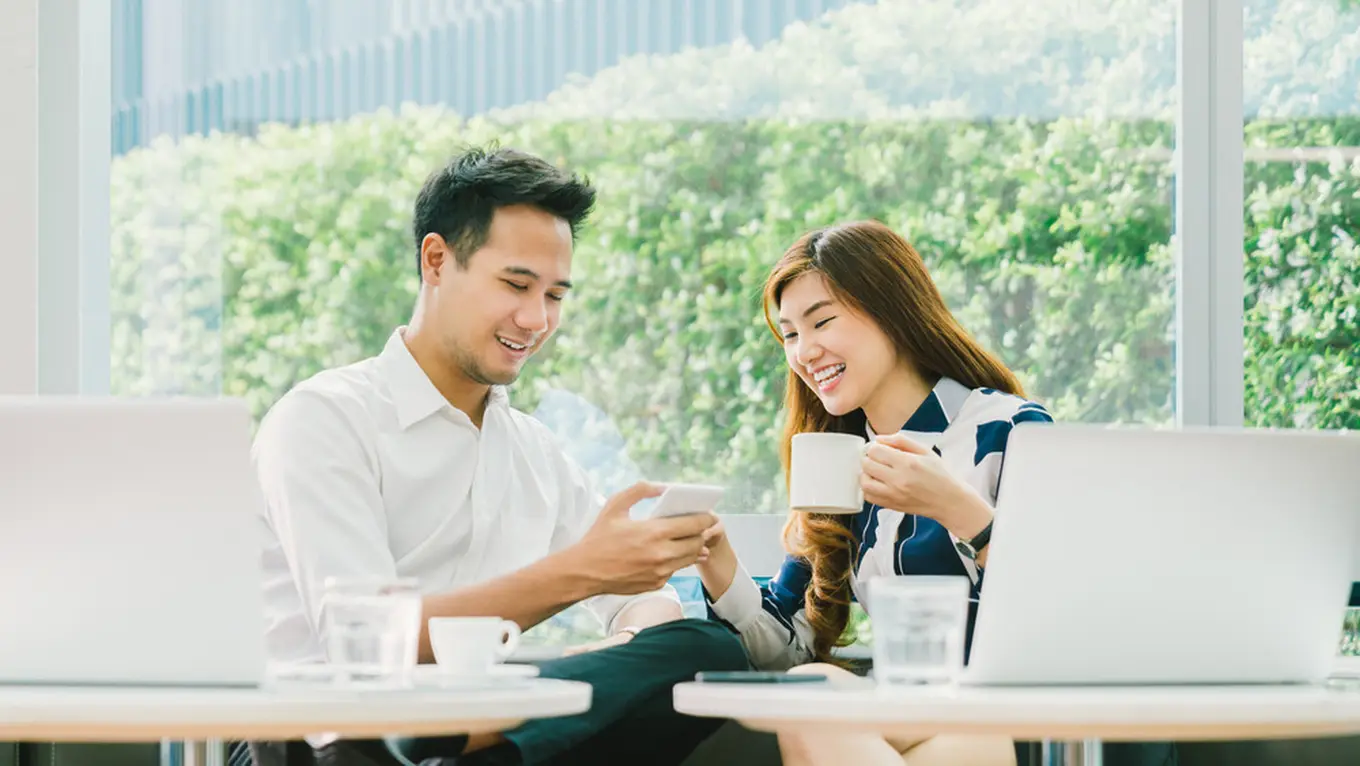 5 Tanda Psikologis saat Pria Jatuh Cinta - Relationship Fimela.com