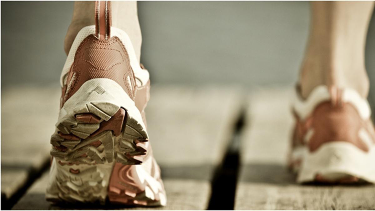 Cara Membentuk Tubuh dengan Berjalan - Beauty Fimela.com