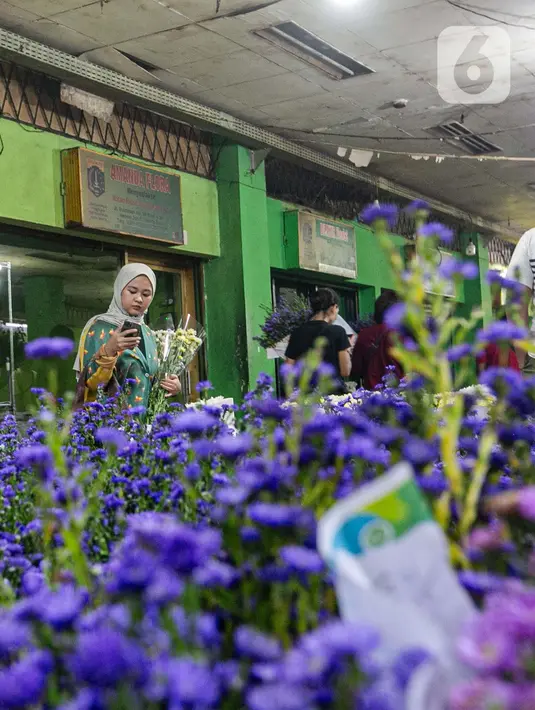 Sehari Jelang Idul Fitri 1445 H, Pasar Bunga Rawa Belong Ramai ...