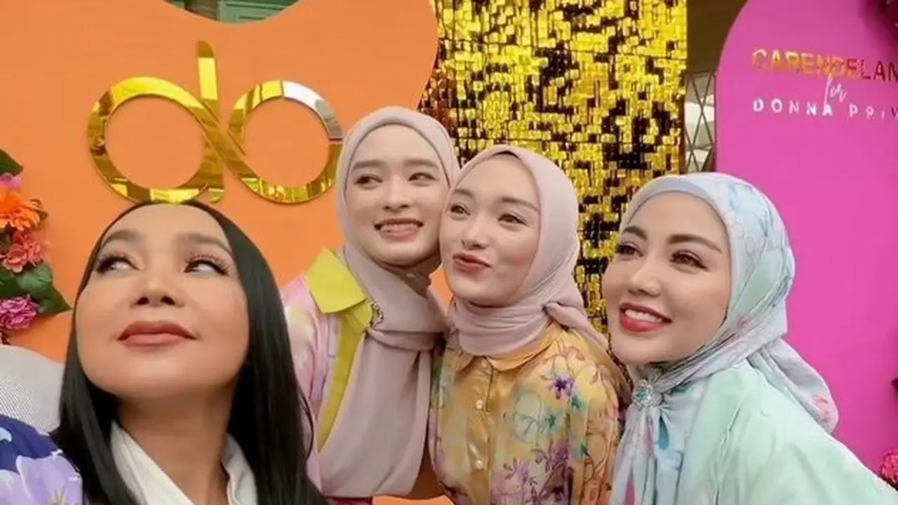 7 Potret Kebersamaan Inara Rusli dan Zaskia Gotik, Bak Saudara Kembar - Hot Liputan6.com