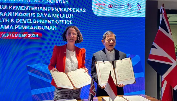 Mengenal Phobos dan Deimos, Satelit Mars Mirip Asteroid - Global ...