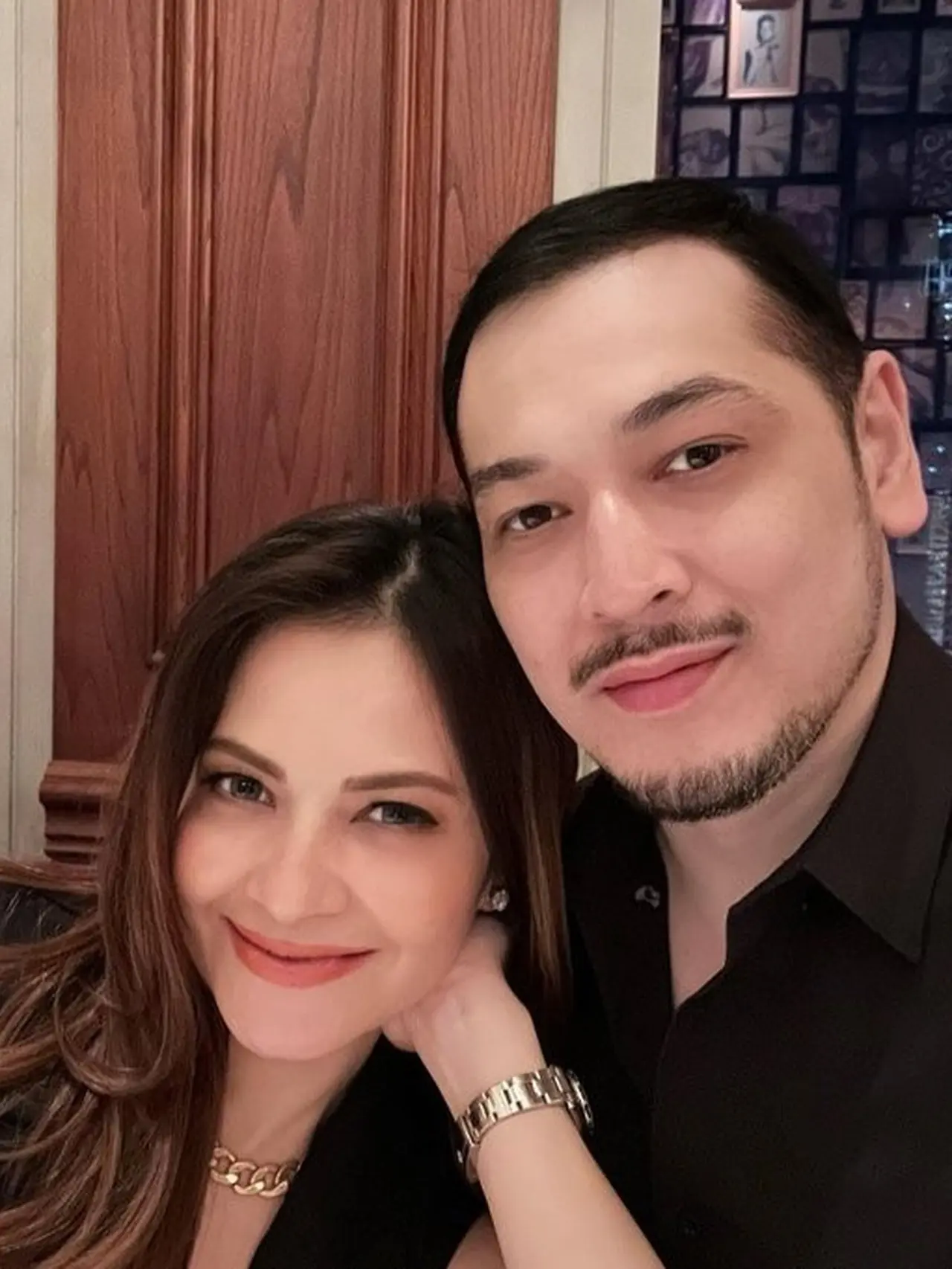 6 Potret Cut Tari yang Awet Muda di Usia 46 Tahun