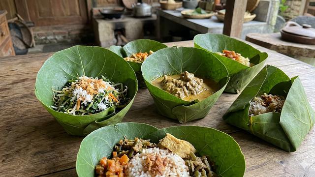 12 Jenis Daun Pengganti Plastik yang Aman untuk Pembungkus Makanan ...