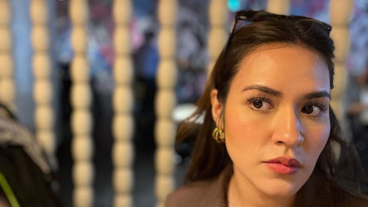 Momen Raisa Difoto oleh Anaknya, Ada Pose Tidur Tapi Tetap Cantik