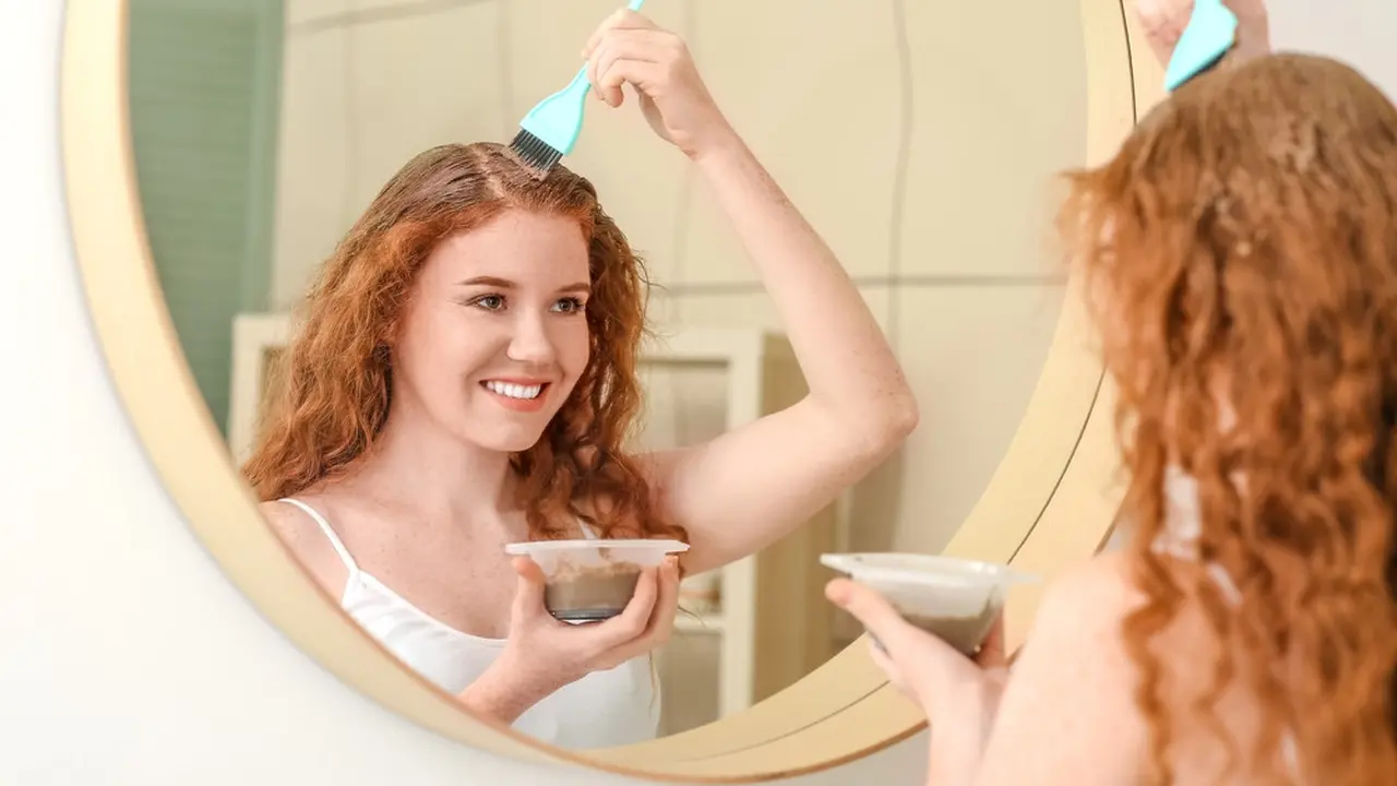 Tips Mewarnai Rambut Sendiri Anti Gagal dan Tetap Sehat - Lifestyle ...