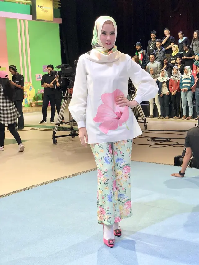 Angel Lelga Siap Bongkar Bisnis Ilegal Vicky Prasetyo - ShowBiz ...