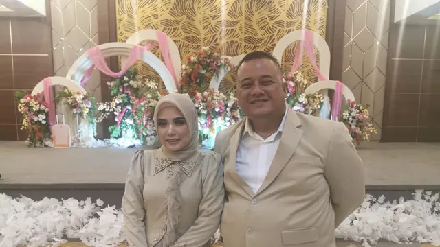 Ferra Agustina dan Tony Houston Rayakan Ulang Tahun Pernikahan ke-19 ...