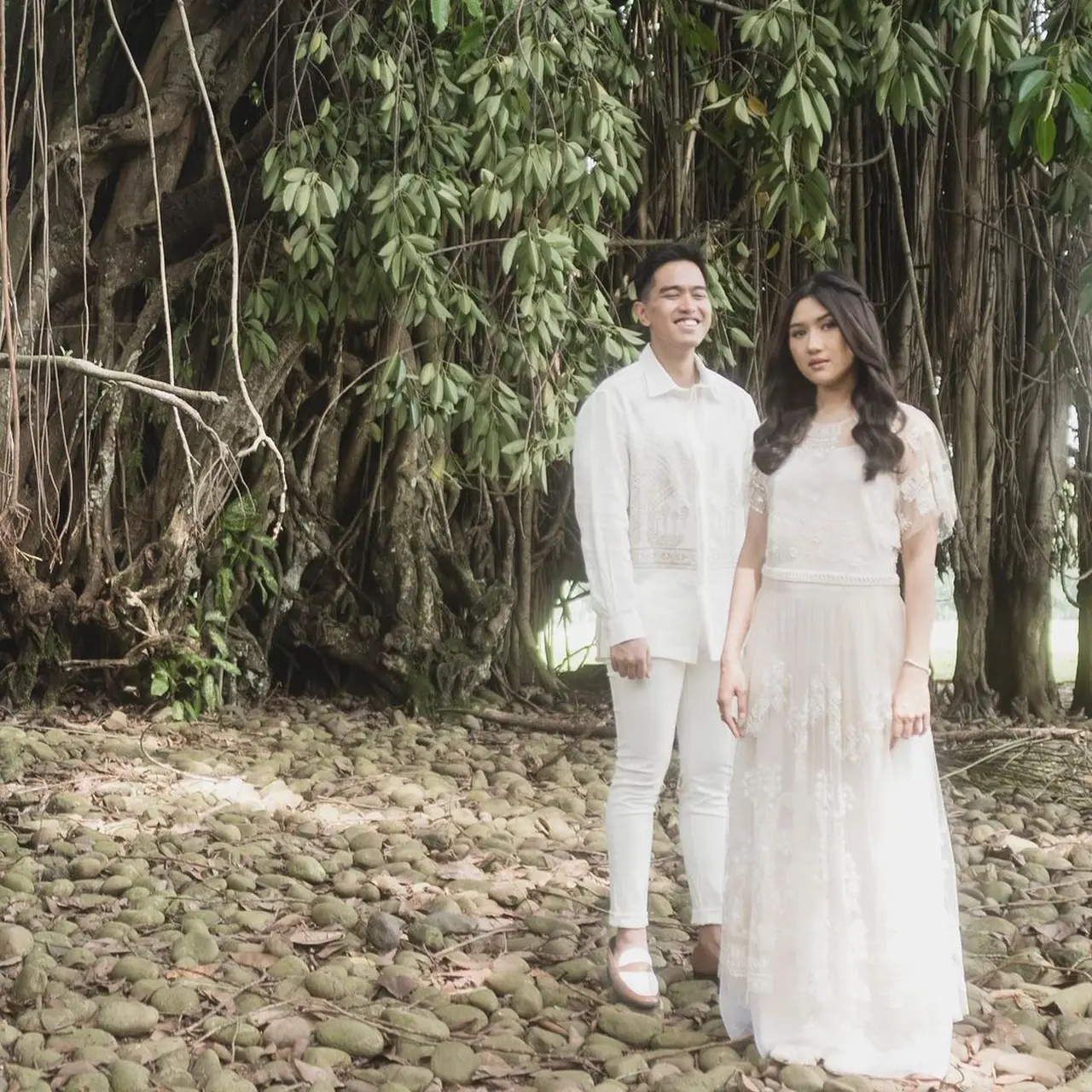 Beda Caption Instagram Erina Gudono dan Kaesang Unggah Bareng Foto 'Prewedding' - Regional ...