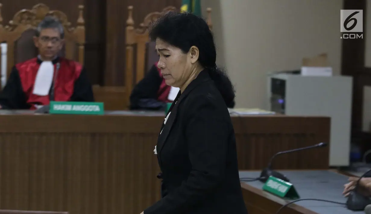 FOTO: Divonis 6 Tahun Penjara, Hakim Merry Purba Menangis - Foto Liputan6.com