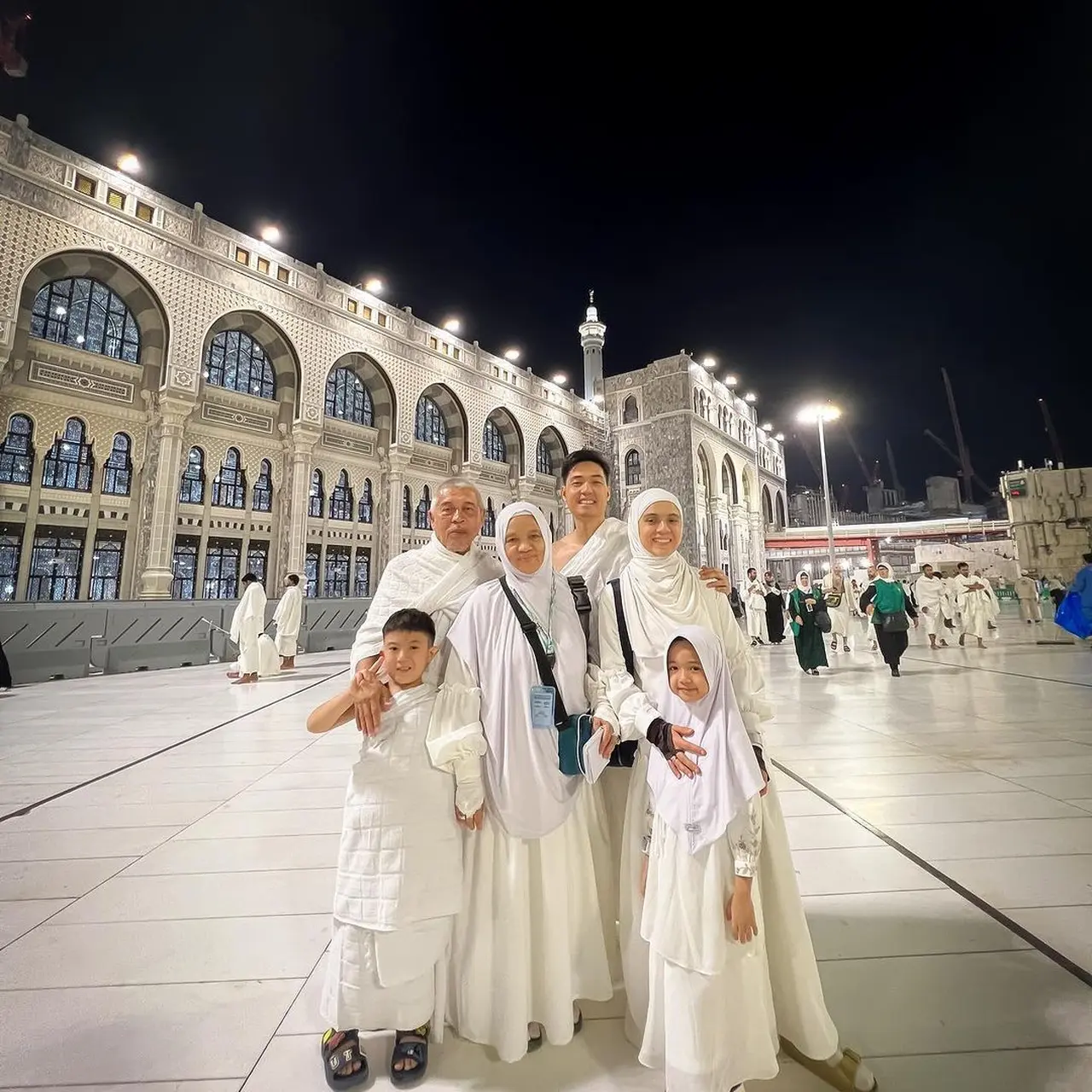 6 Artis Ini Tahun Baru di Tanah Suci, Akhir 2023 Jadi Lebih Bermakna ...