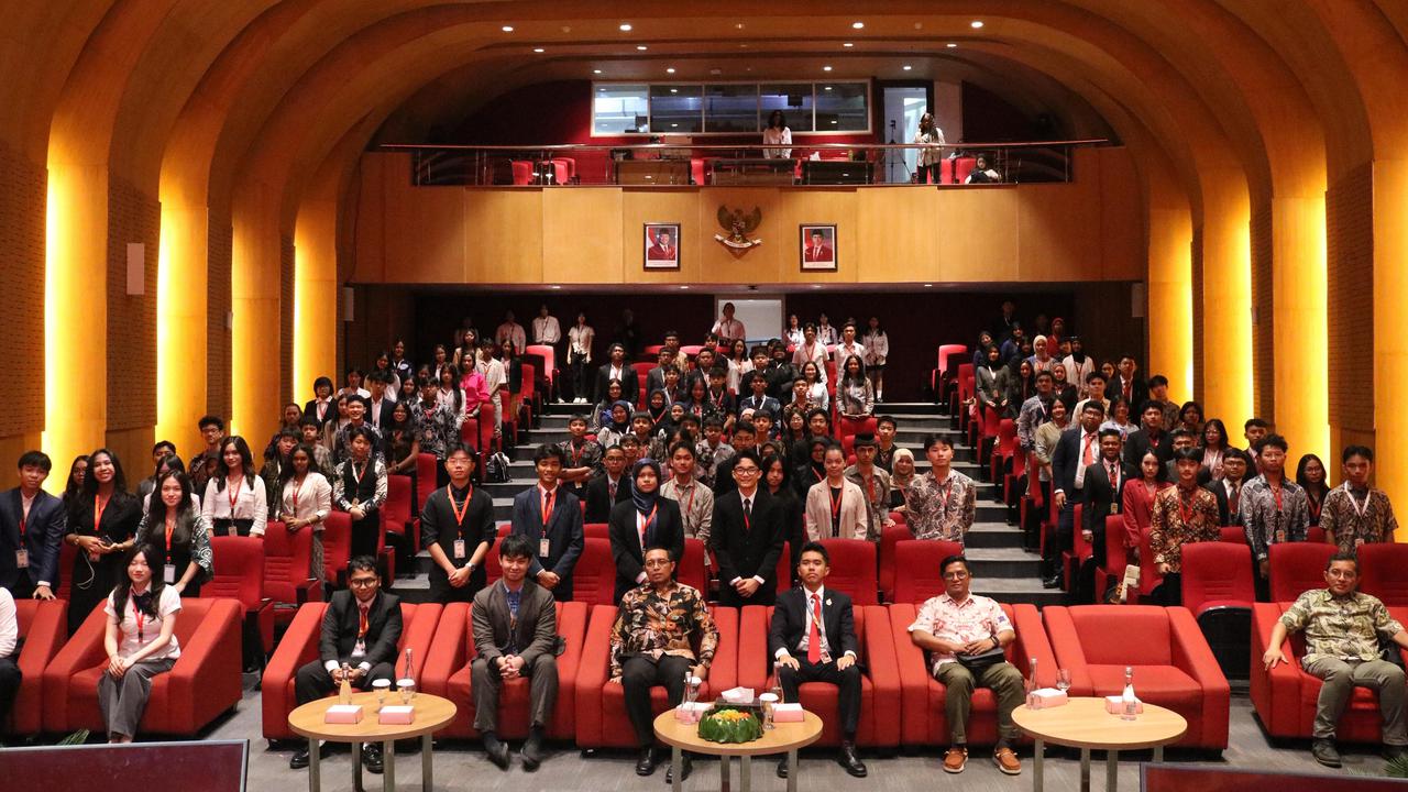 Ratusan Anak Muda Pelajar SMP dan SMA Ikut Jakarta Model Congress 2025 ...