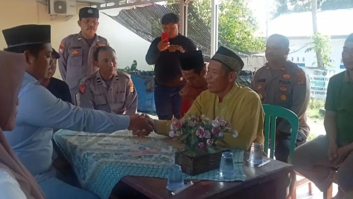 Tersangka Judi Menikah di Kantor Polisi, yang Ada Hanya Ruang Tahanan bukan Pelaminan - Regional ...