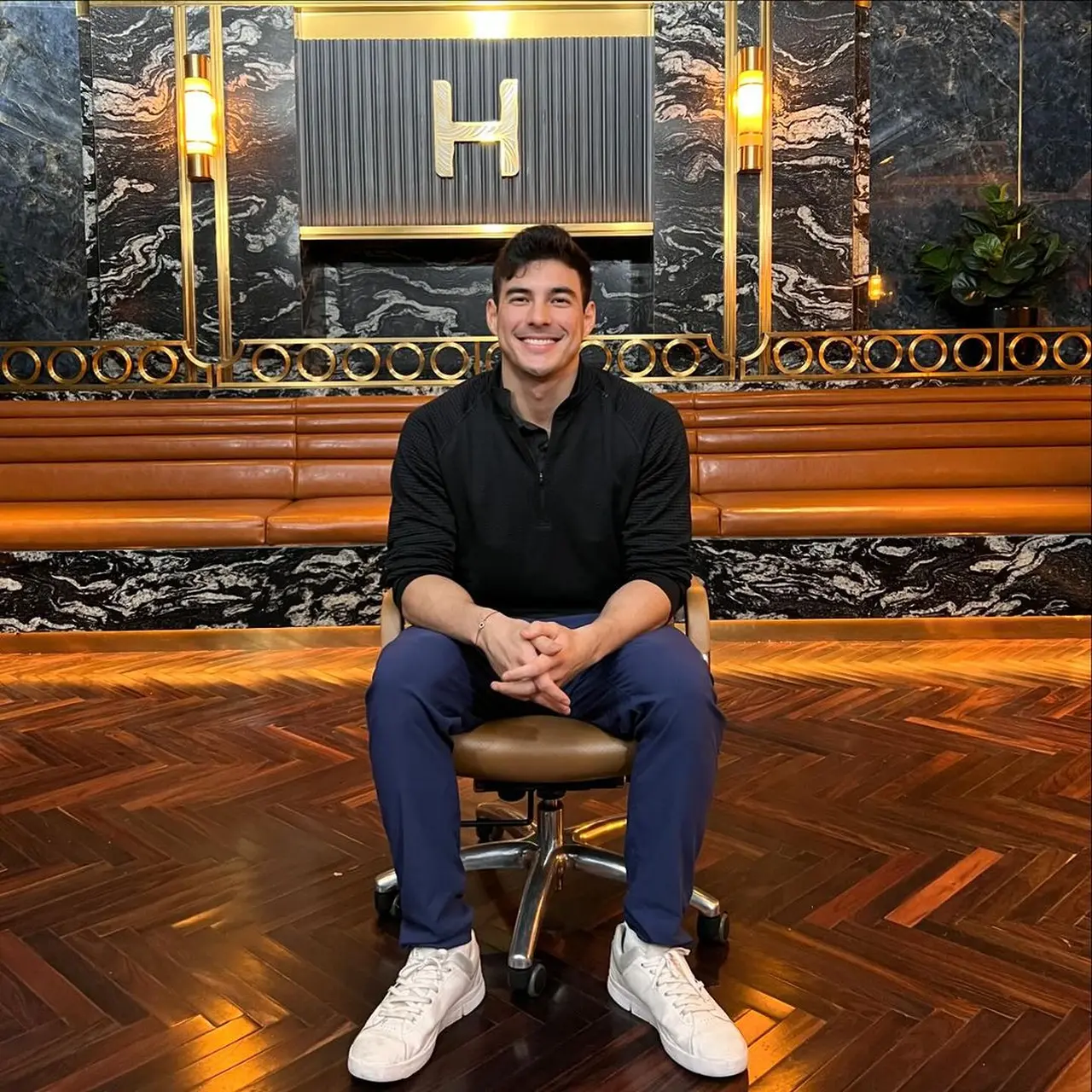 Mengenal Tyler Bigenho, Chiropractic Ganteng Keturunan Indonesia yang ...