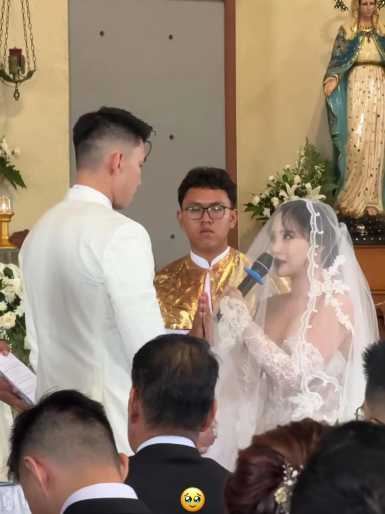 Pemberkatan Nikah Vincent Kosasih dan Vior, Momen Haru Saat Janji Setia Terucap - Hot Liputan6.com