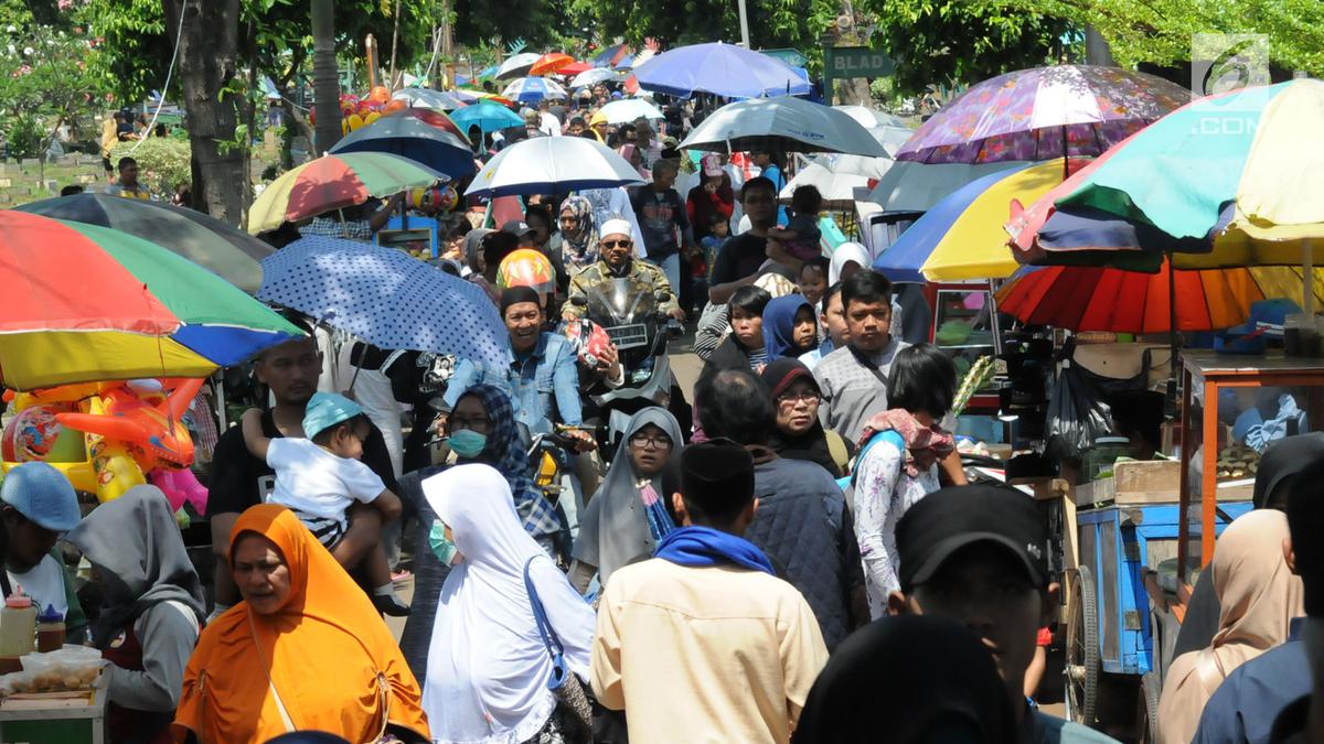 Jelang Ramadhan, TPU Karet Bivak Diserbu Peziarah - News Liputan6.com
