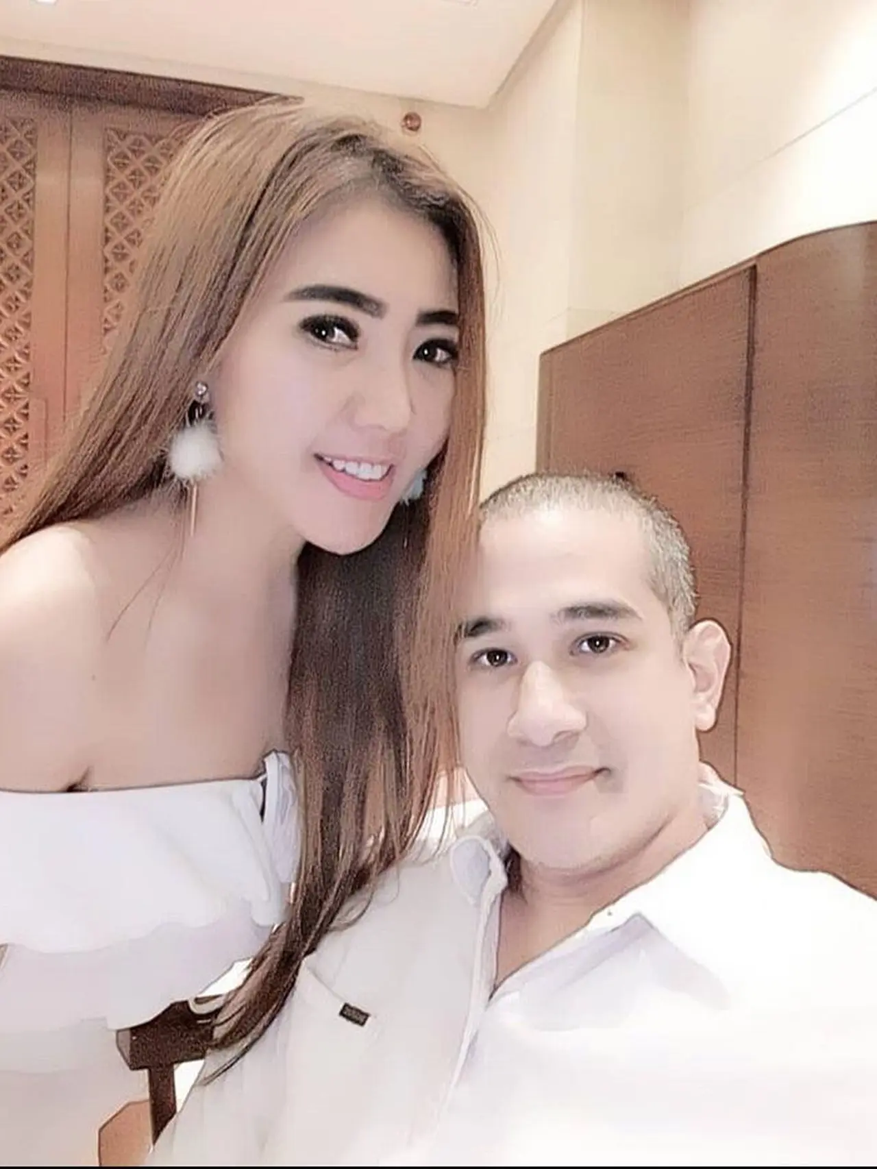 Okan Cornelius Gugat Cerai, Ini 6 Momen Mesra saat Bersama Mey Lee - Hot Liputan6.com