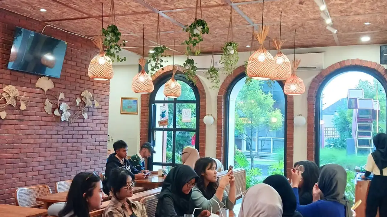 17 Rekomendasi Tempat Makan Enak di Sentul 2025, Nuansa Alam dan ...