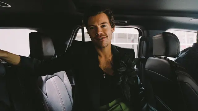 Fakta Tak Terduga tentang Harry Styles, Pencetak Sejarah di Vogue dan ...