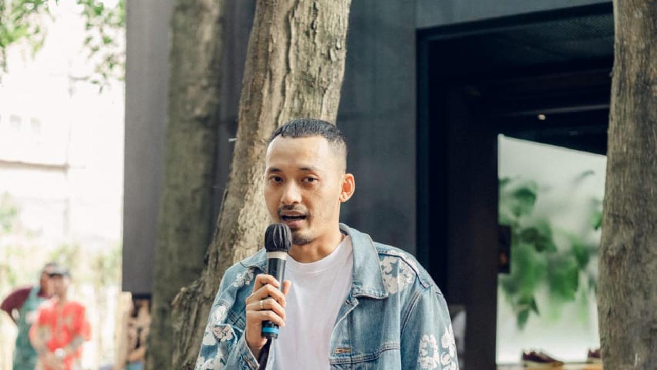 Influencer Aji Handoko Sajikan Koleksi Eksklusif Sneakers Warna ...