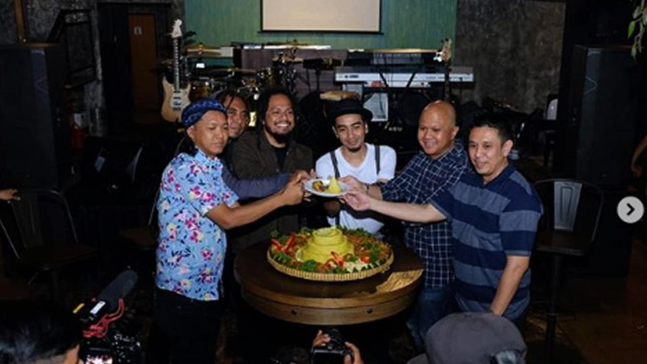 Saksikan Eksklusif Interview Single Terbaru Steven & Coconut Treez ...