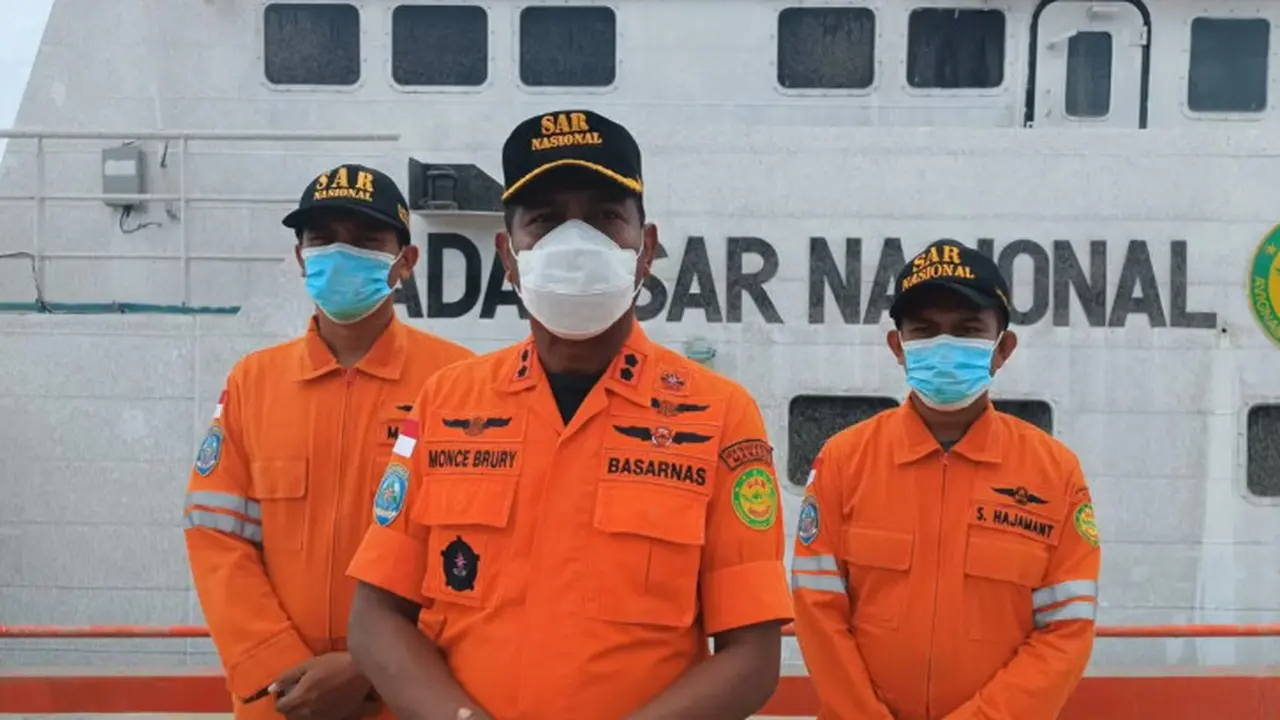 KN SAR Bima Sena Evakuasi 3 Warga Sakit Terdampak Erupsi Gunung Ruang - Regional Liputan6.com