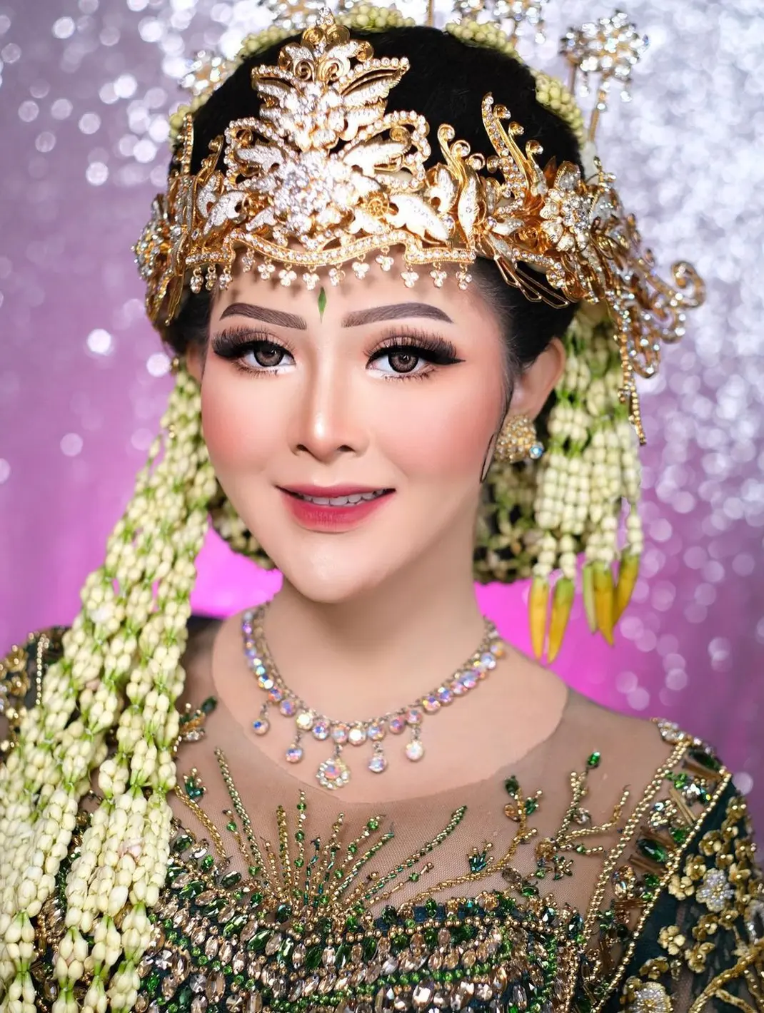6 Gaya Makeup Bella Bonita Istri Denny Caknan di Acara Ngunduh Mantu Karya MUA Malang - Photo ...