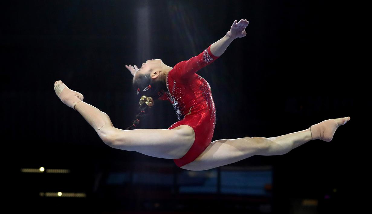 FOTO: Unjuk Kelenturan Tubuh Atlet Senam Artistik di Kejuaraan Dunia ...