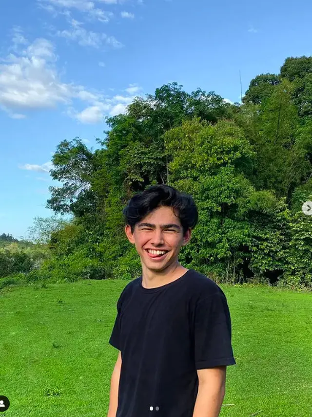 Mengenal Andrew Kalaweit, Pemuda Ganteng yang Dijuluki Tarzan ...