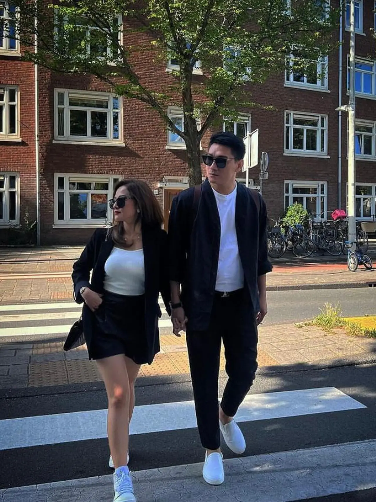 7 Potret Mesra Ifan Seventeen dan Citra Monica Liburan di Eropa, Kompak ...