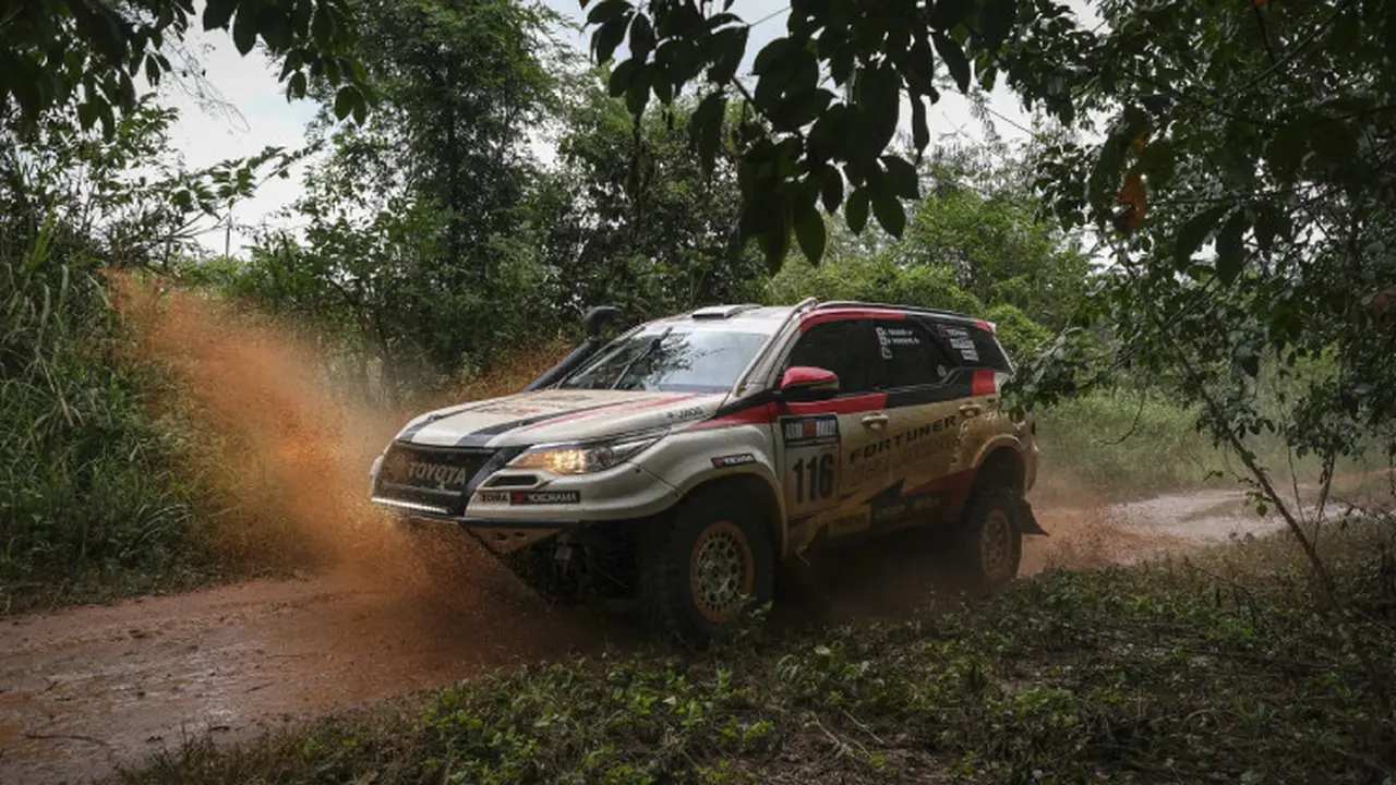 Toyota Fortuner Garapan TGRI Kuasai 2 Podium di Asia Cross Country ...