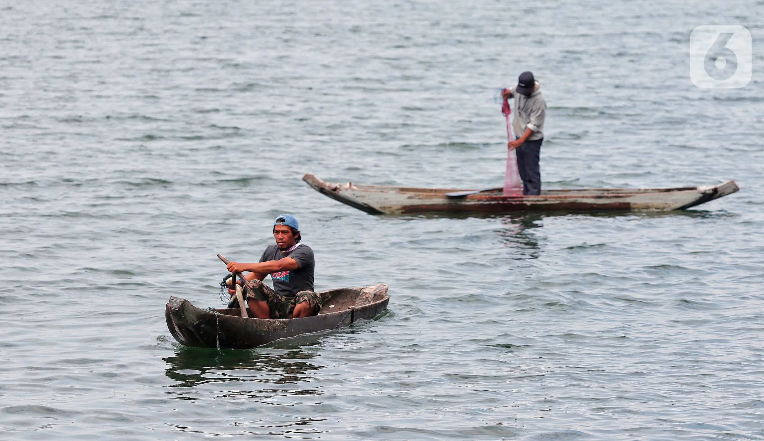 Potret Nelayan Tradisional Berburu Ikan Endemik Danau Singkarak - Foto ...