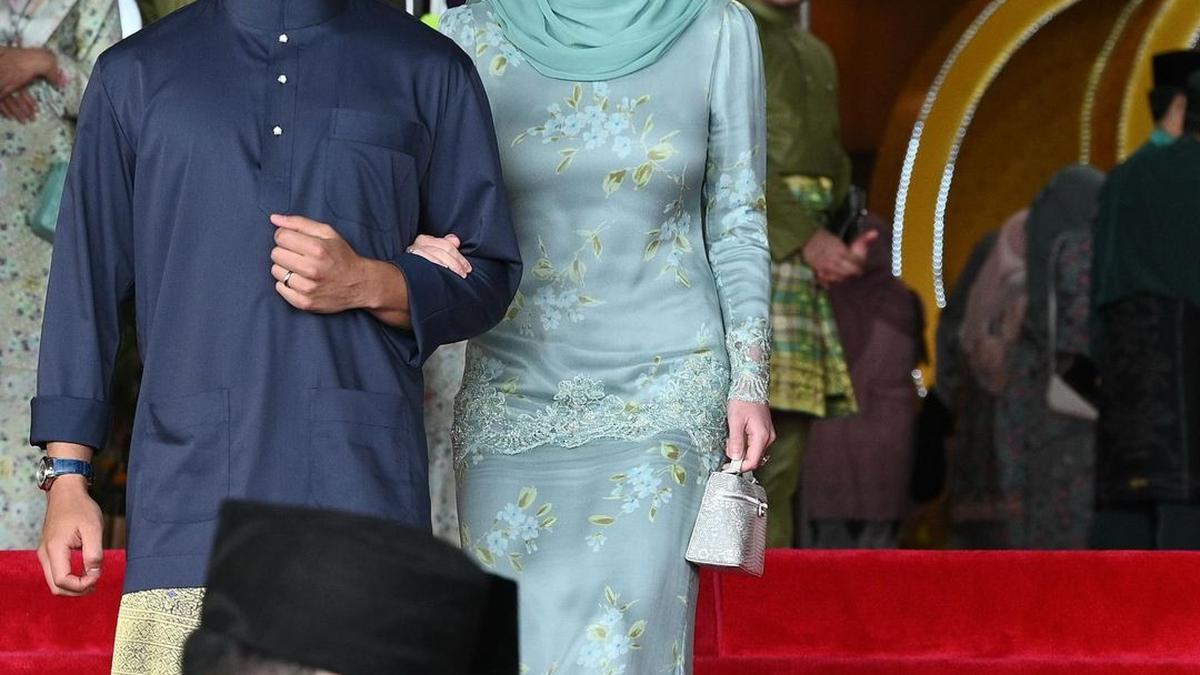 6 Tampilan Terbaru Anisha Rosnah Kenakan Baju Kurung, Terlihat Fresh ...