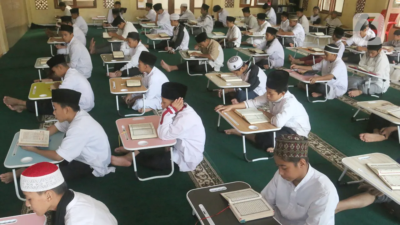 Tadarus Adalah Mempelajari Al-Qur’an, Pahami dari Definisi dan Tata ...