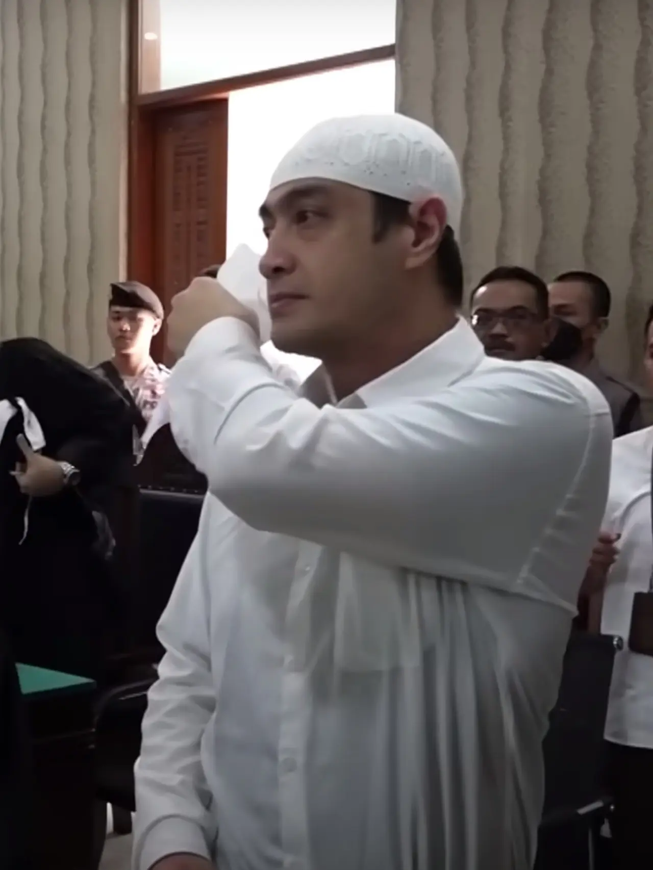 Ferry Irawan Divonis 1 Tahun Penjara, Terbukti Melakukan KDRT Kepada Venna Melinda - ShowBiz ...