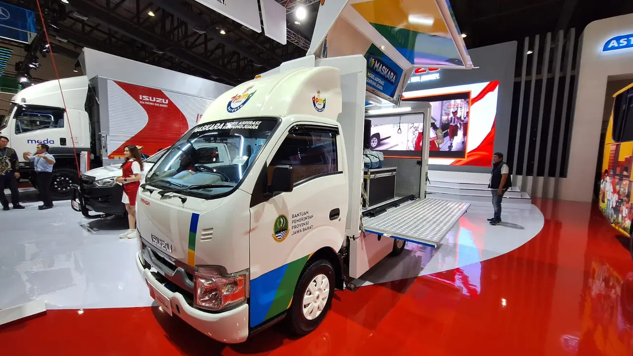 Mejeng di Giicomvec 2024, Isuzu Hadirkan Bus Sekolah Difabel hingga Mobil Pertambangan ...