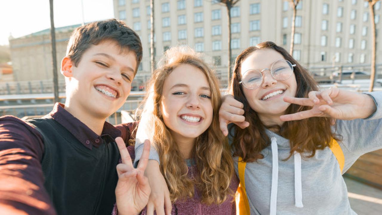 Gen Z Artinya? Ini Karakteristik, Tahun Lahir, dan Bedanya dengan ...
