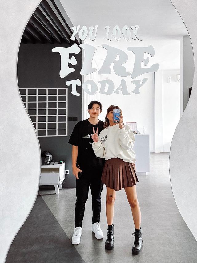 7 Potret Awkarin Resmi Pacaran dengan Alden 'MasterChef', Tampil ...