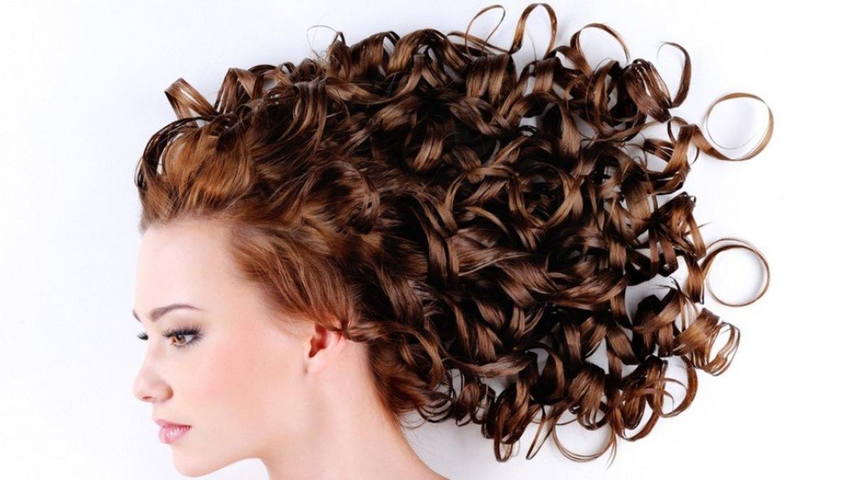 Keriting Rambut Nggak Perlu Pakai Catokan, Ini Caranya - Beauty Fimela.com