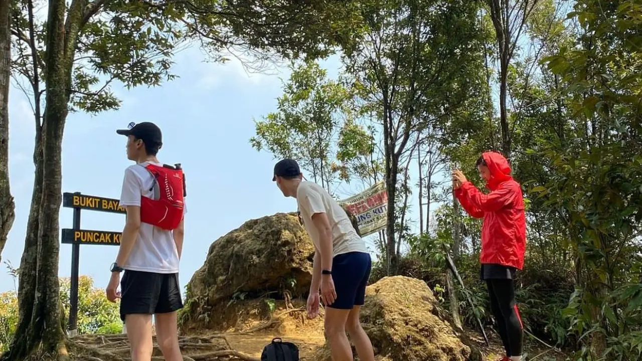 6 Fakta Menarik Gunung Kuta, Objek Wisata Favorit Trekking di Sentul ...