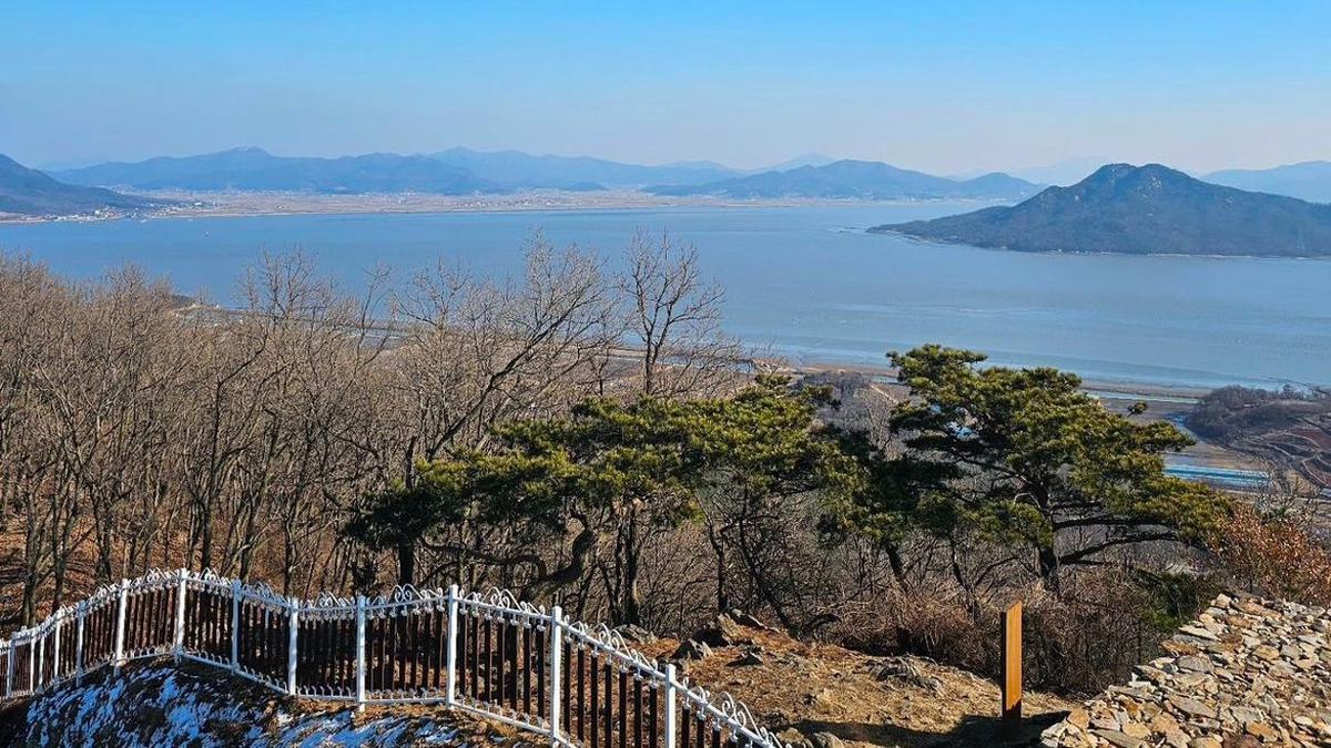 Pulau Gyodong Tempat Syuting Squid Game Masuk Daftar 100 Destinasi ...