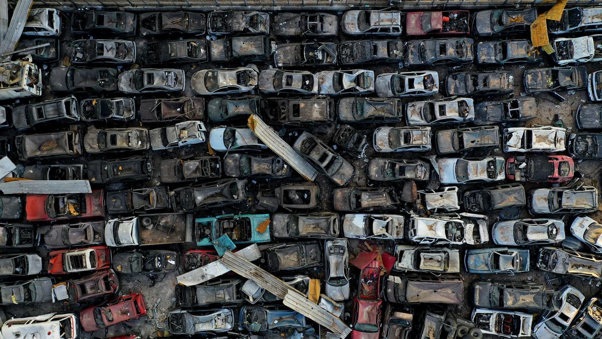 FOTO: Mobil-Mobil yang Rusak Akibat Ledakan Besar di Beirut - Foto ...