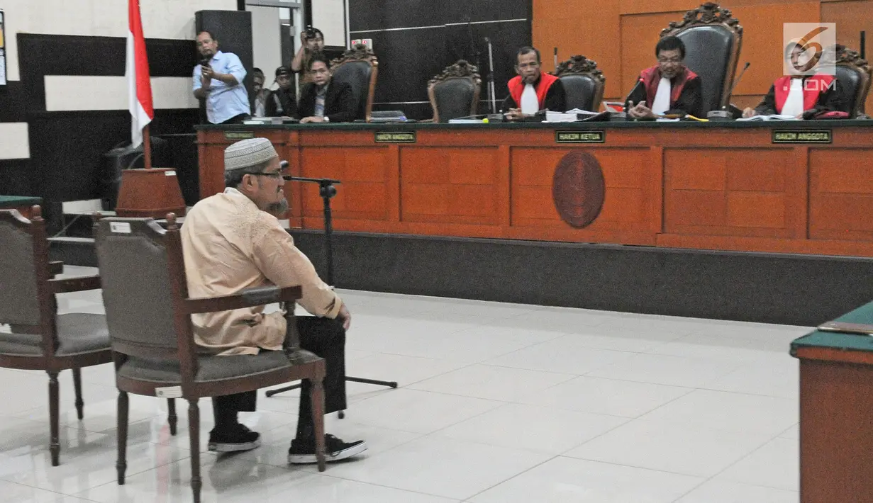 FOTO: Divonis 1,5 Tahun Penjara, Jonru Ginting Lantang Suarakan Takbir ...