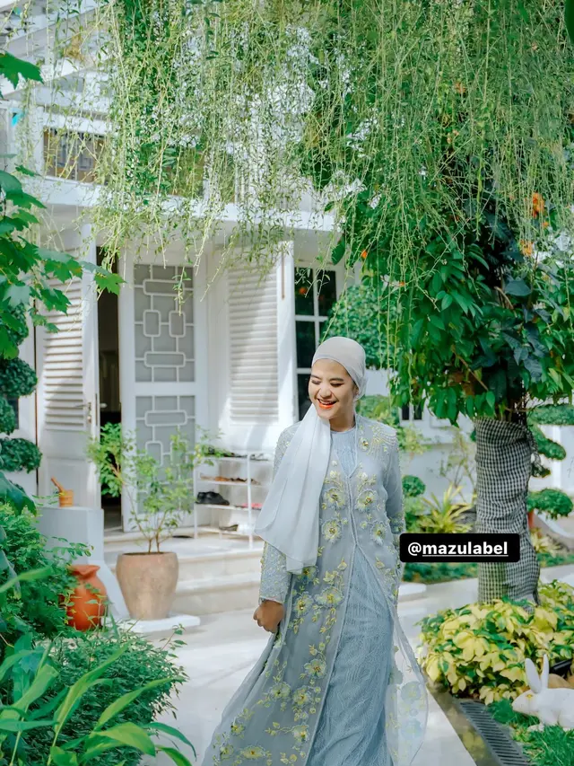 Ragam Gaya Kahiyang Ayu Berjilbab Saat Ikut Pengajian, Pakai Turban ...