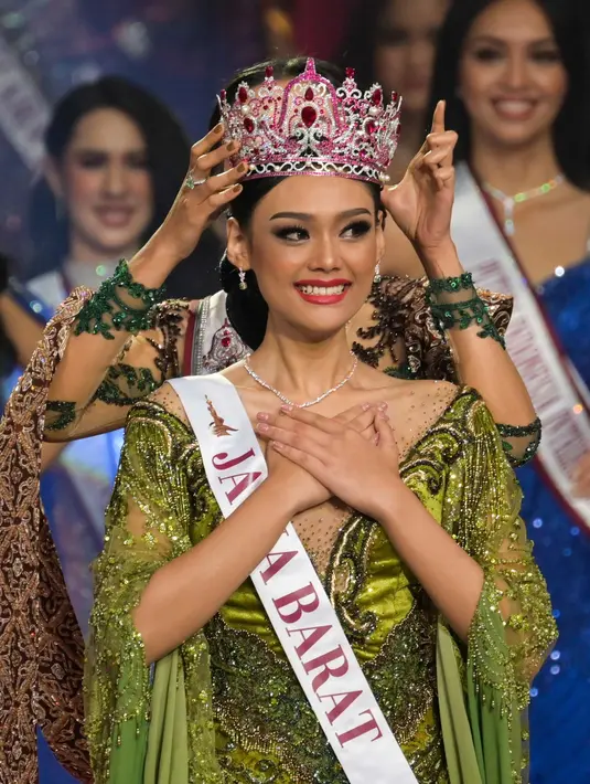 Lebih Dekat dengan Puteri Indonesia 2024 Harashta Haifa Zahra - Foto ...