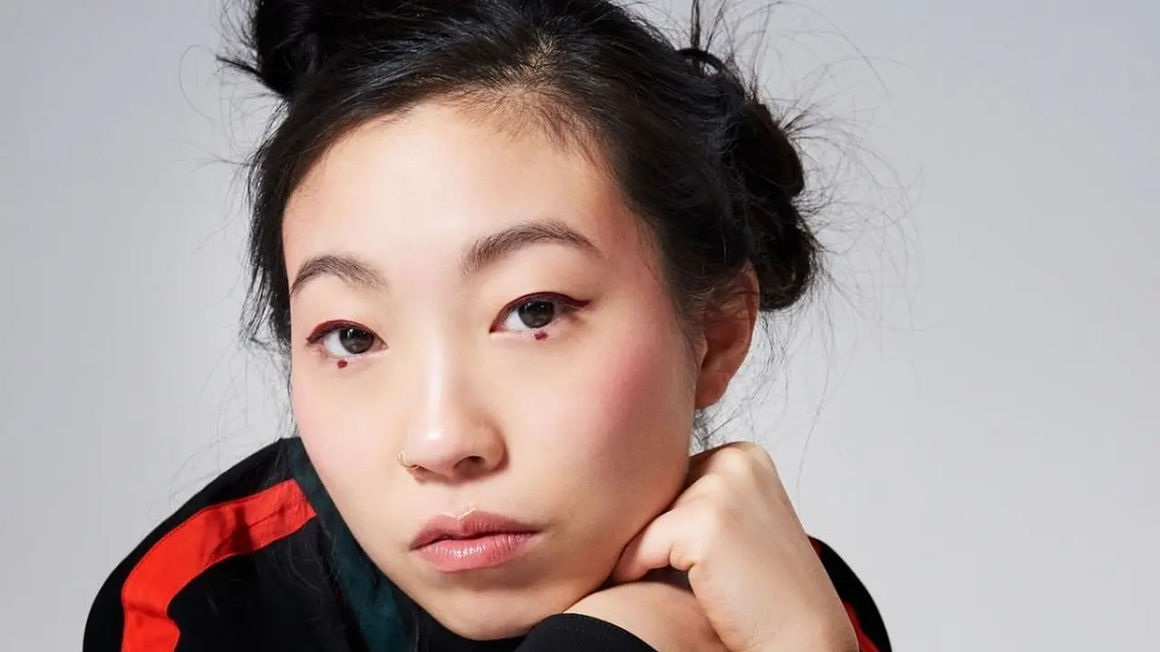 Mengenal Lebih Dekat Awkwafina Pengisi Suara Karakter Zhen di Kungfu ...