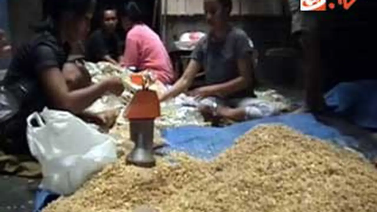 Pengusaha Juga Kurangi Berat Tempe - News Liputan6.com